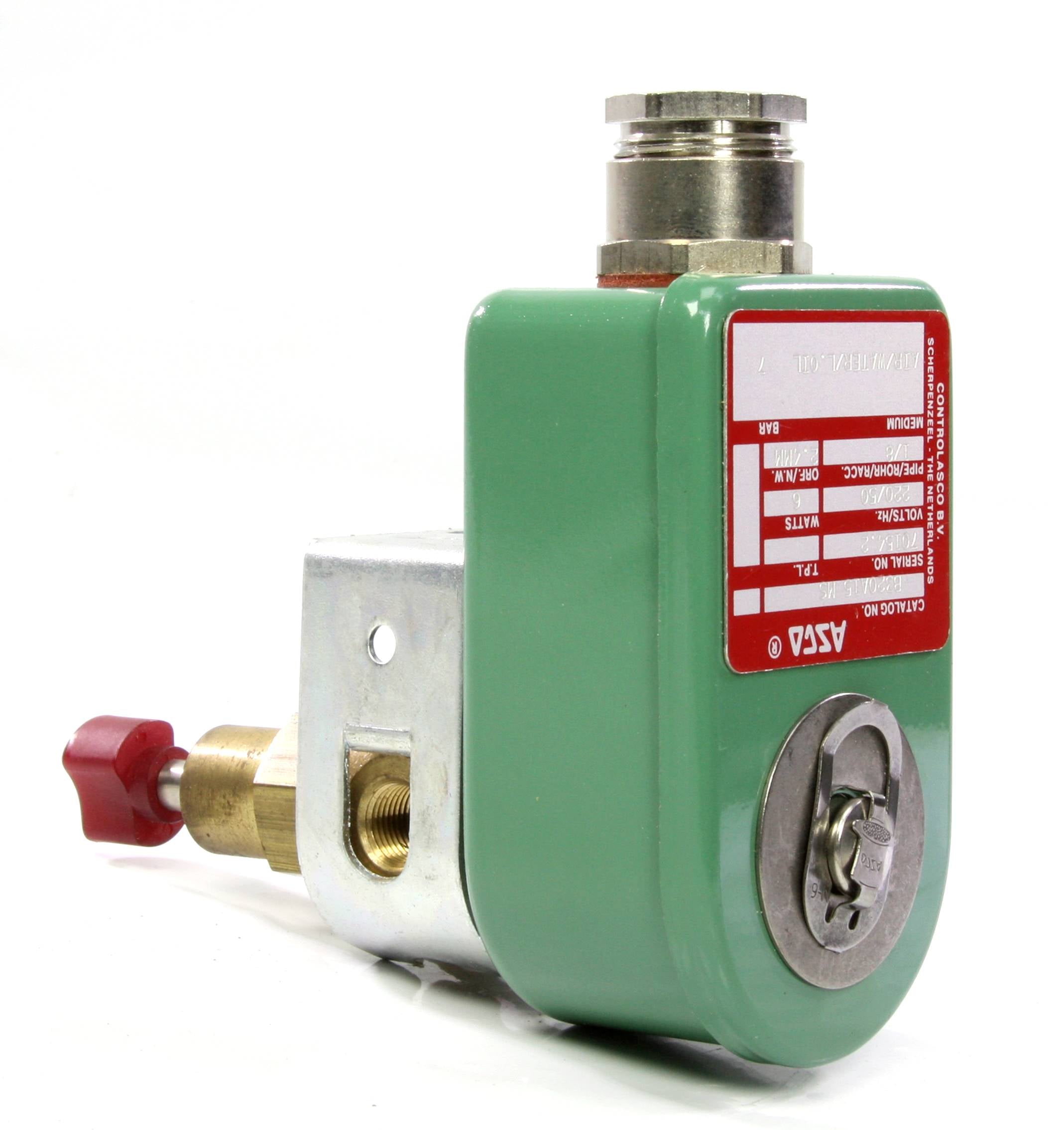 *New* Asco Air / Water / Oil 3-Way Solenoid Valve 1/8'' B320A15 MS 220